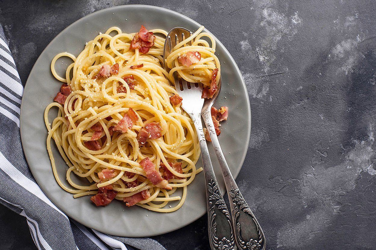 how to make pasta bacon carbonara